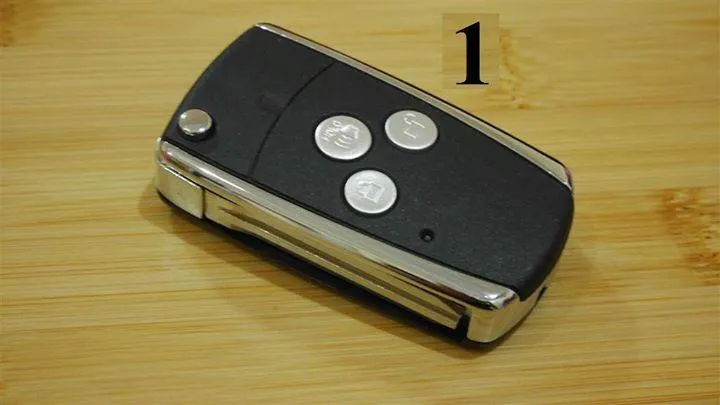 Toyota Altis, Vigo, Fortuner, 3-button commuter key with 3D embossed ...