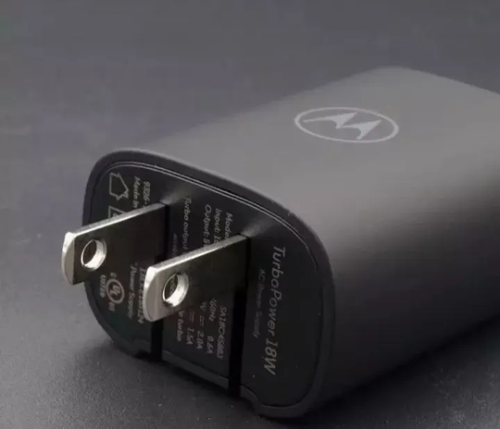 Motorola Fast Turbo Charger 18w | Daraz.pk