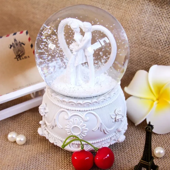 Couple love snow globe for decor / Beautiful Couple Snow Globe for ...
