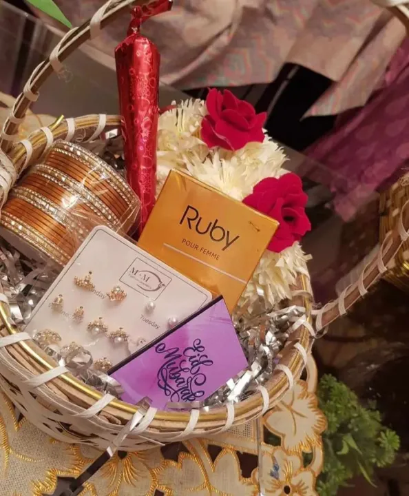 Eid Gift Baskets For girls | Daraz.pk