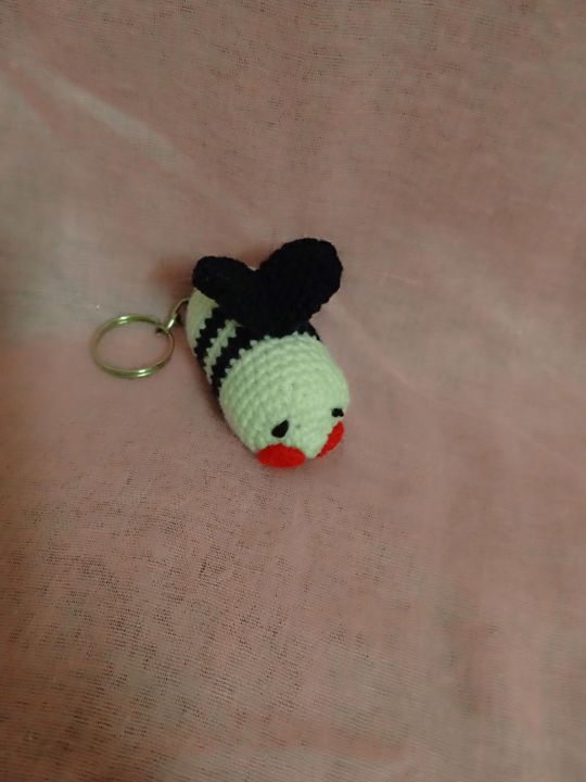 key chains honey bee | Daraz.pk