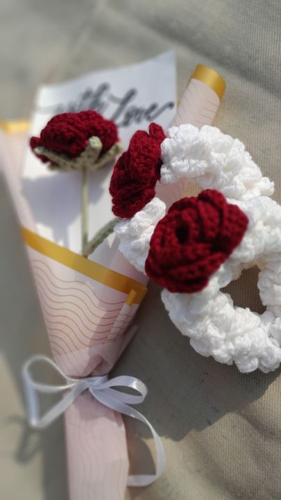 crochet rose bouquet with 2 maroon rose gajray,anniversary gift ...