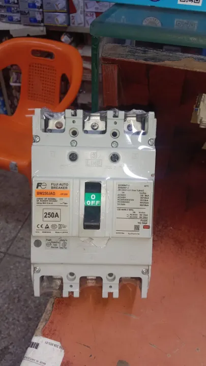 3 pole 250 ampere circuit breaker fuji Japan reconditioned new model ...