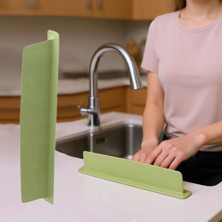 1pcs Silicone Anti-water Board Kitchen Sink Water Splash Guard Washing ...