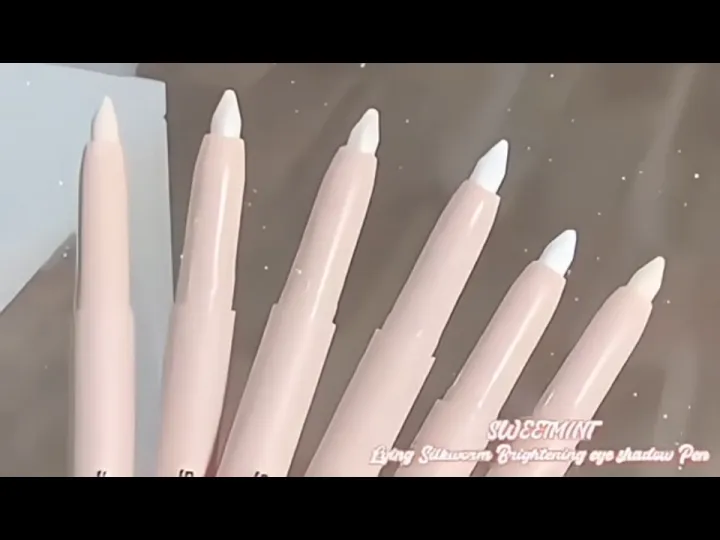 SWEET MINT color eye shadow pen for brightening the eyes, pearly matte ...
