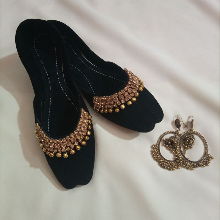 pazeb khussa/traditional khussa/wedding khussa/ Black khussa / velvet ...