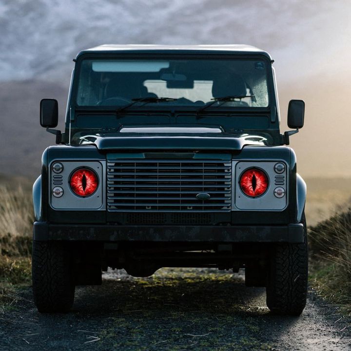 A pair of transparent grid round headlights off-road vehicle Wrangler ...