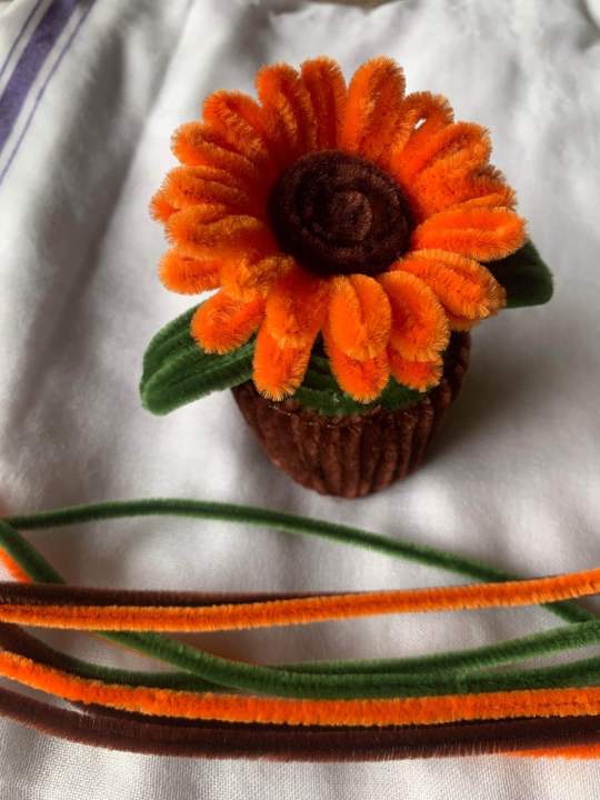 Pipe cleaner sun flower vase decoration gift | Daraz.lk