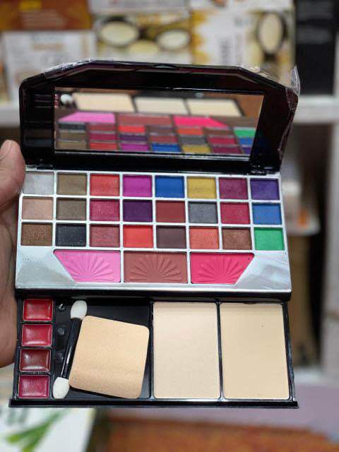 Makeup kit all in 1 | Daraz.pk