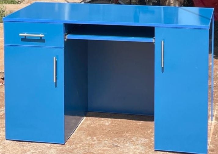 Wooden office table | Daraz.pk