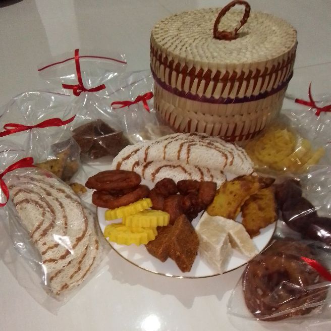 New Year -Aluth Awurudu Kawili Hamper with Traditional Pan/ palmyra ...