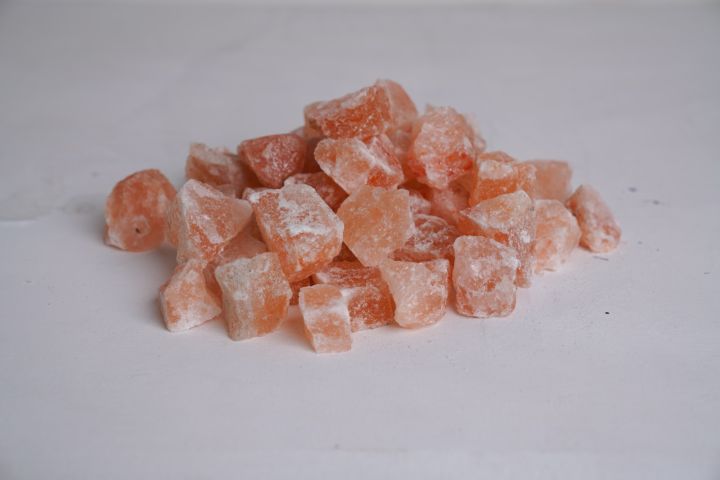 Natural pink salt chunk's | Daraz.pk
