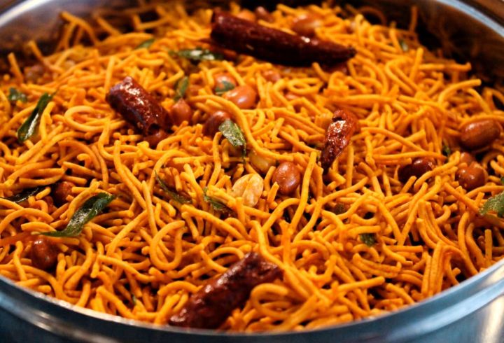 Hot and spicy mixture bites 400g | Daraz.lk