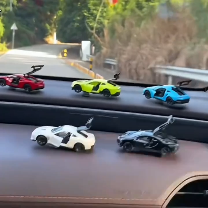 1Pcs Creative Drift Car Model 360° Rotating Dashboard Decor Dynamic Car ...