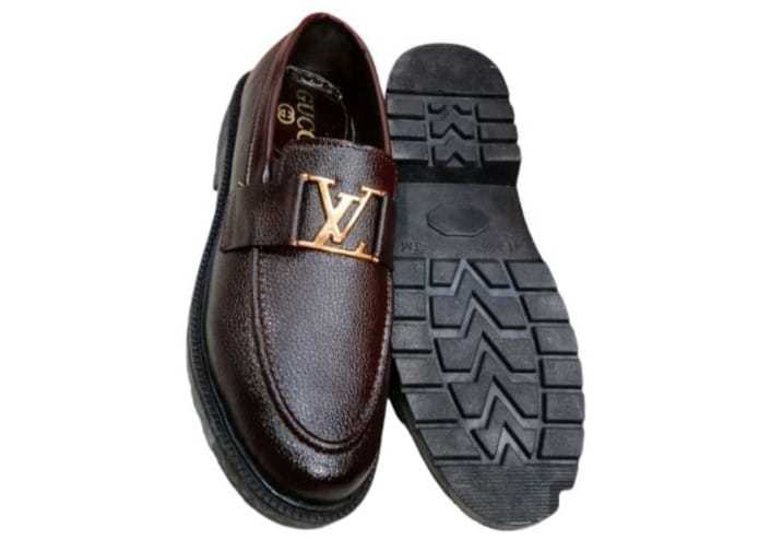 Pumpy shoes are designed in very beautiful brown color for men and boys ...