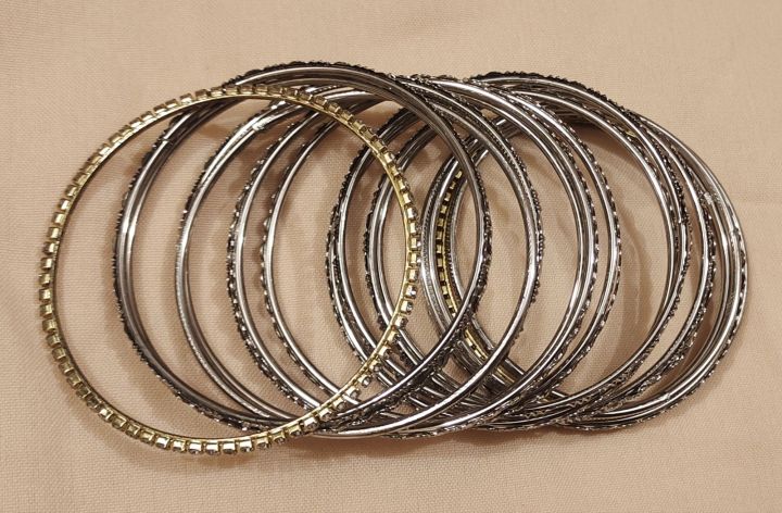 Steel set churi with silver cloure and impoted churi cloure is the best ...
