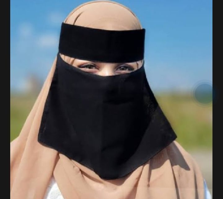 Short Length Saudi Niqab forehead bukaram mein hai | Daraz.pk