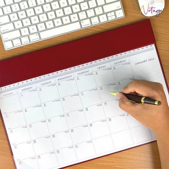 Office Table Planner 2025 - A2 size ( Multi color) | Daraz.pk