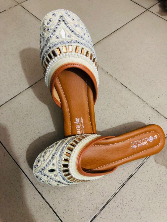 Pakistani Design Nagra Shoes for Ladies and Girls. Half Nagra Juttie ...