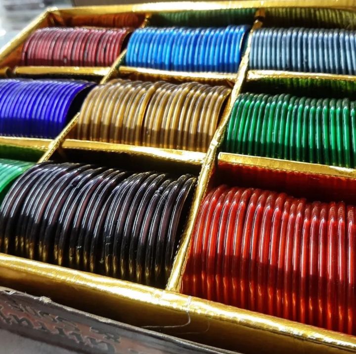 Plain glass bangles store