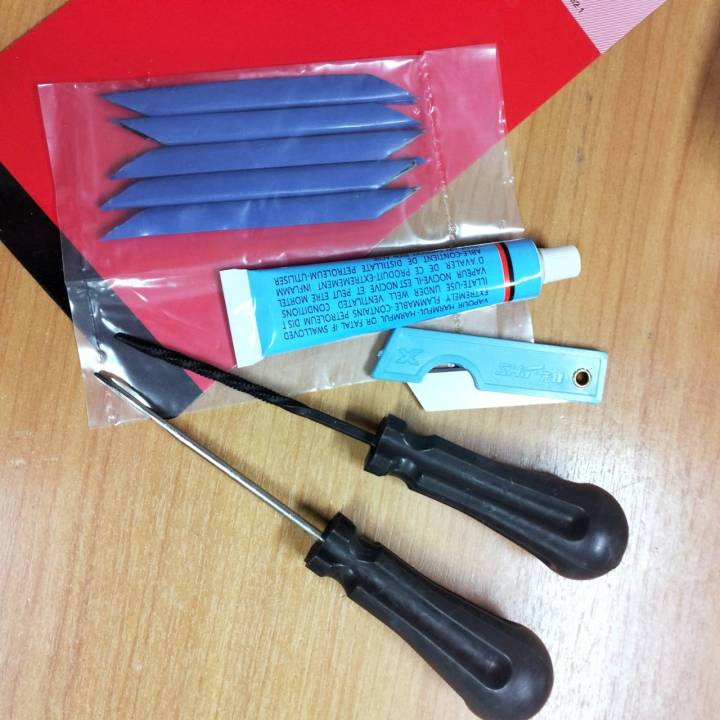 Ready to send an emergency rubber patch set, silk needle, rubber patch, tire repair kit ...