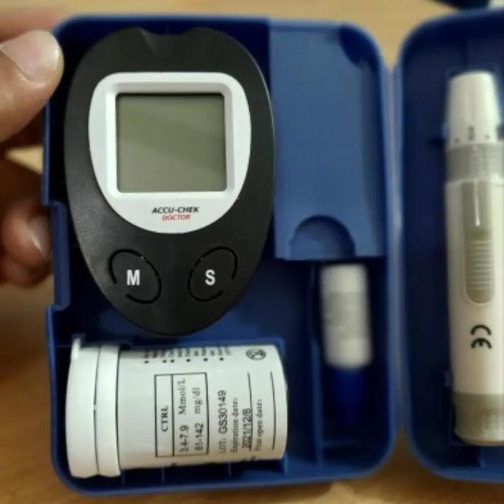 Accu Chek Doctor Blood Glucose Monitor Machine | Daraz.com.bd