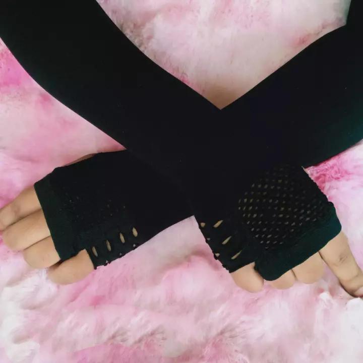 Women'S Classic Black Fingerless Gloves & Hand Socks - Timeless Comfort ...
