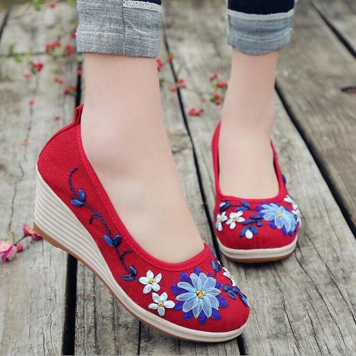 2019 New embroidered women' shoes old Beijing cloth shoes ox tendon ...