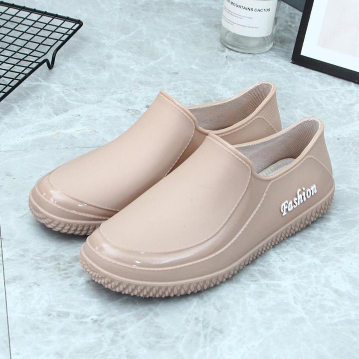 Best Shoes To Wash Car
