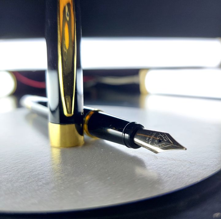 Fountain Pen Black Gold Metal Body Writing Ink Pen | Daraz.com.bd