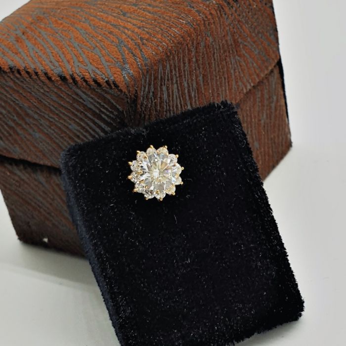 7 Stone Traditional 18K Gold Diamond Cut Nose Pin | Daraz.com.bd