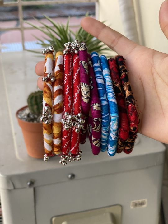 Silk Thread Bangles New kundan Style hand print design made up of ...