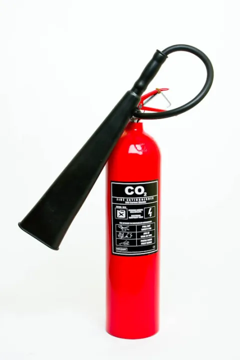 Fire extinguisher Co2 (Carbon Dioxide)-Safe Time Carbon Dioxide (CO2 ...
