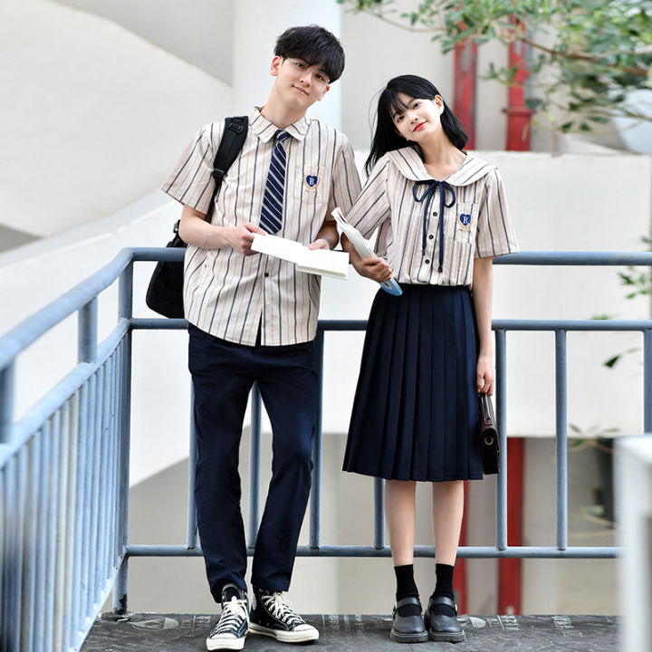Couple's outfit, summer junior high school student chorus performance ...