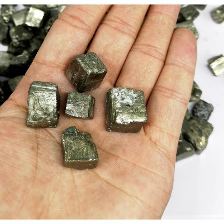 【Hannah Martin Store】A total 10 natural natural stones and crystals ...