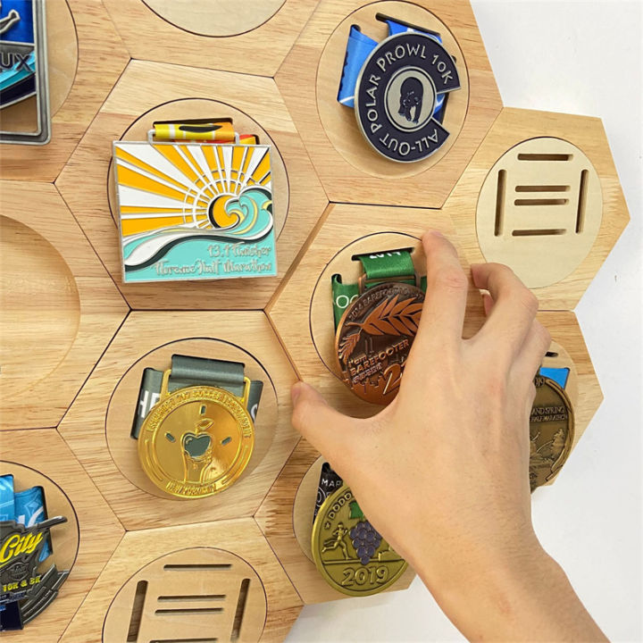 【Be worth】 Wooden Medal Display Hanger Racks Hexagon Honeycomb ...
