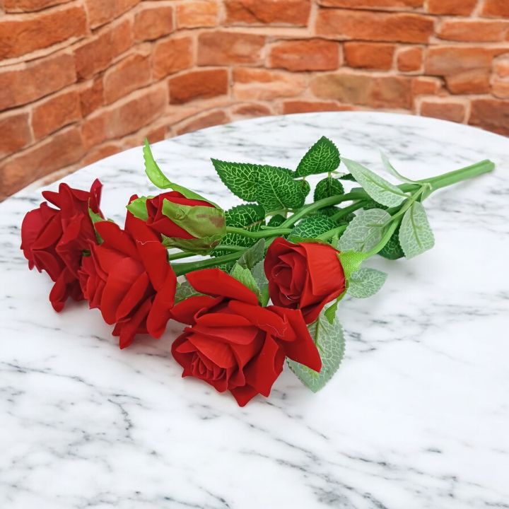 Beautiful 30cm Red Rose Bunch - 5 Flowers with Natural Looking Leaves ...