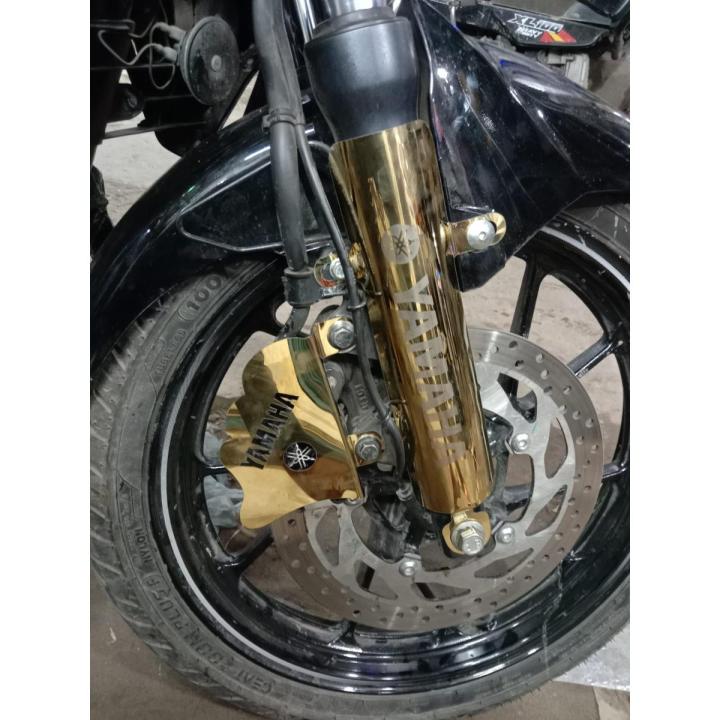 Yamaha FZ-s front suspention fork and hydraulic calypar metal cover ...