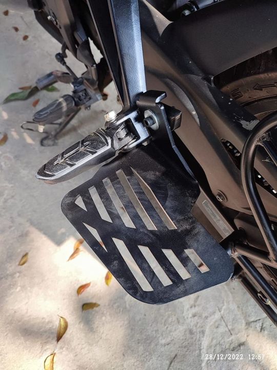 Pulsar N250 Footrest or ladies padani left side or right side.. 1 piece ...