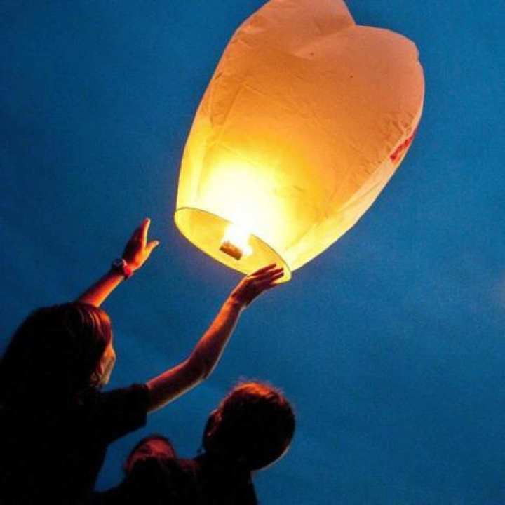 Fanush Sky Lanterns – 12pc | Daraz.com.bd
