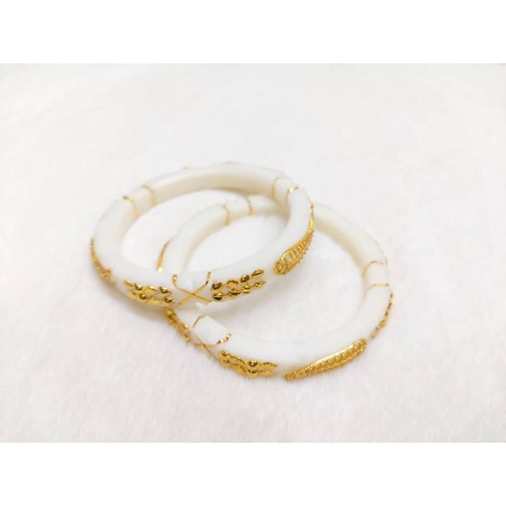 City Gold Making White Golden Design Shakha Pola Bangles. Plastic Sakha ...