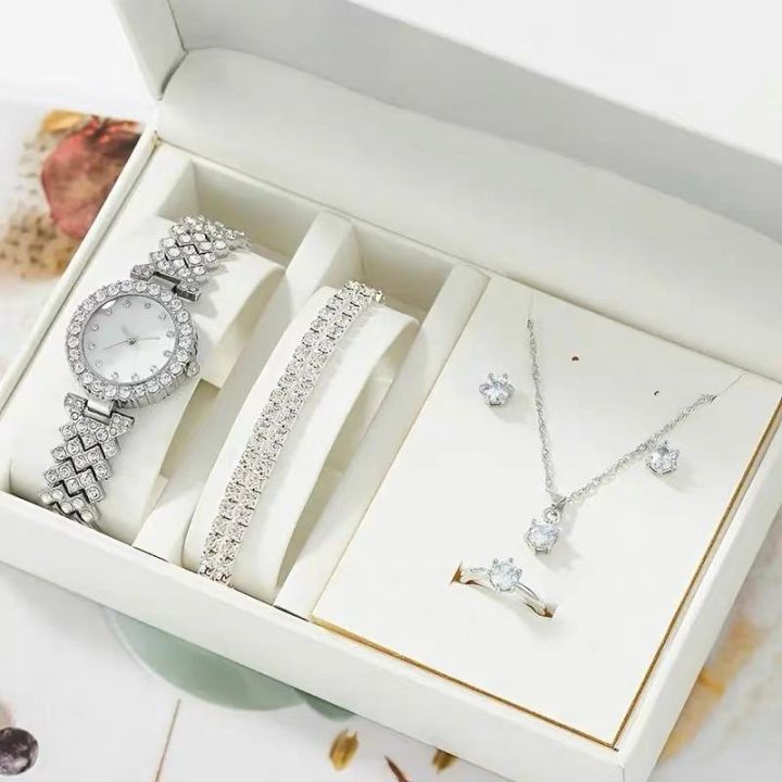 【Exclusive limited edition items for members!】Five-piece Watch and ...