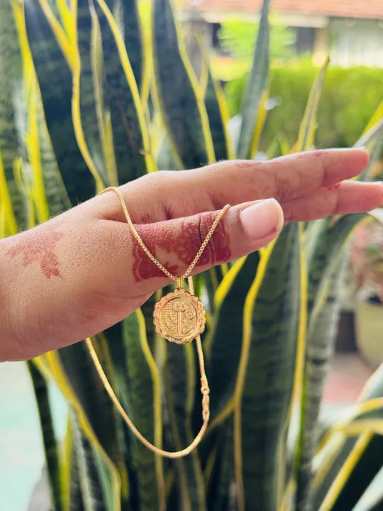 BOOM Gold plated cute 18-inch box chain with round flower design ...