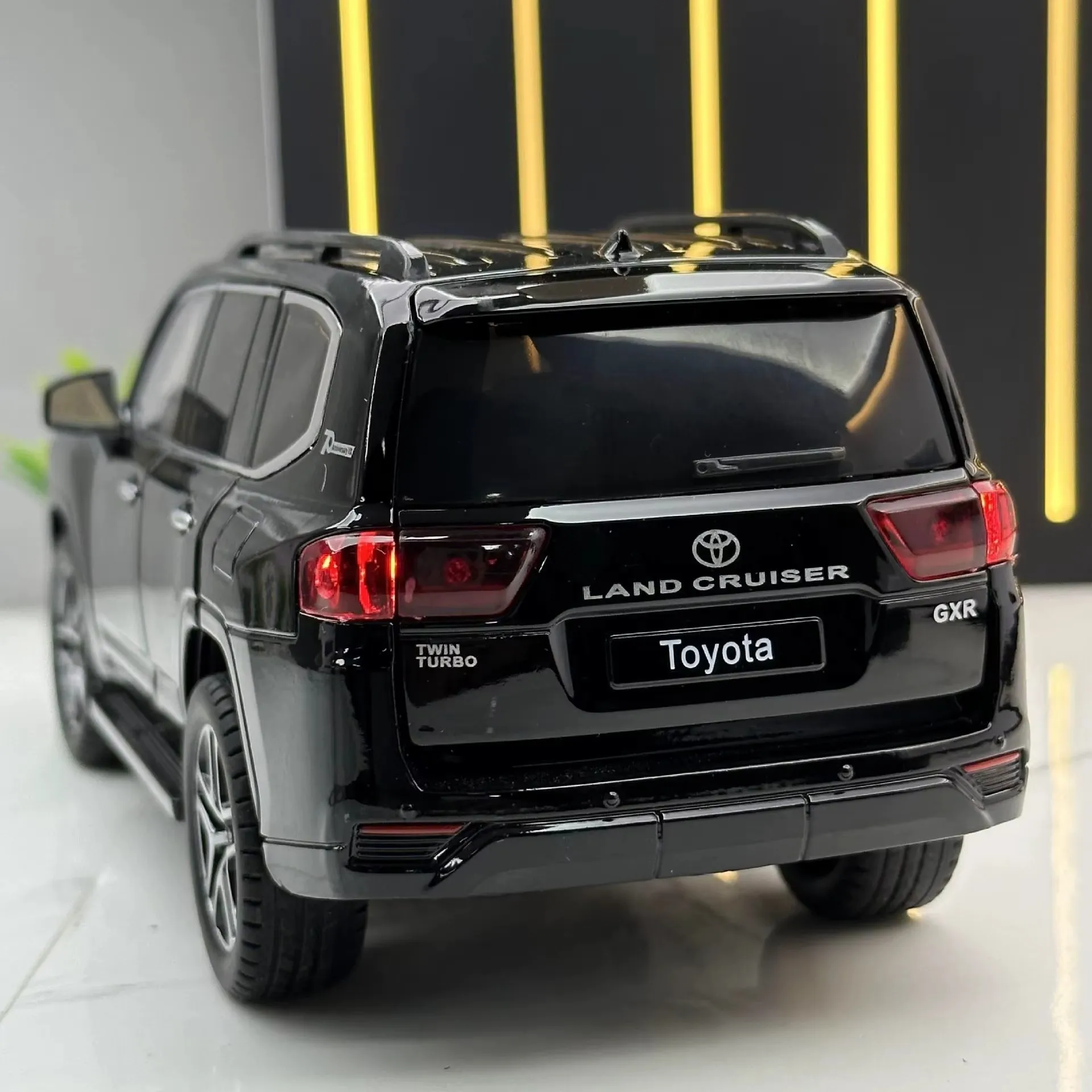 1:24 LAND CRUISER LC300 SUV with RC Key Simulation Diecast Model Car ...