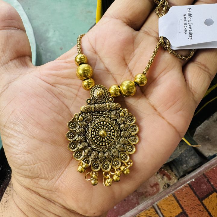 Oxidize Gold color 22-inch short chain with leaf theme medium round ...