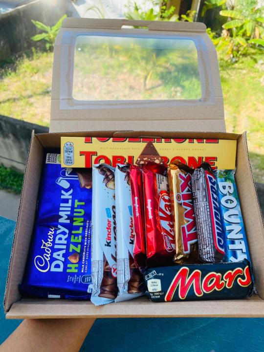 Chocolate gift box (Hamper) Cadbury 160g 1 nos / Toblorone 100g 1 nos ...