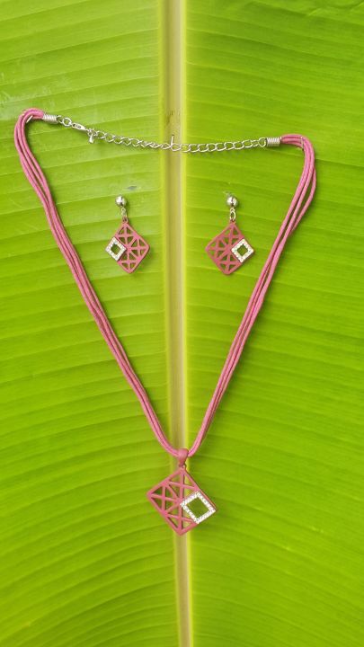 Simple Collection Thread type Pink Color Necklace for Women NE032 ...