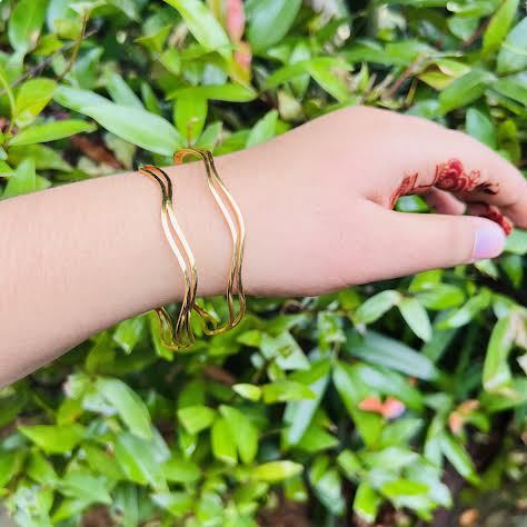 Gold plate rich look beautiful charm plan bangle with waves design for ...