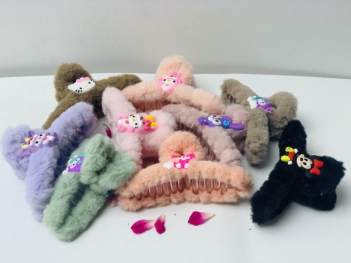 Cartoon Winter Plush Hair Claw Elegant Acrylic Hairpins Faux Fur Hair ...