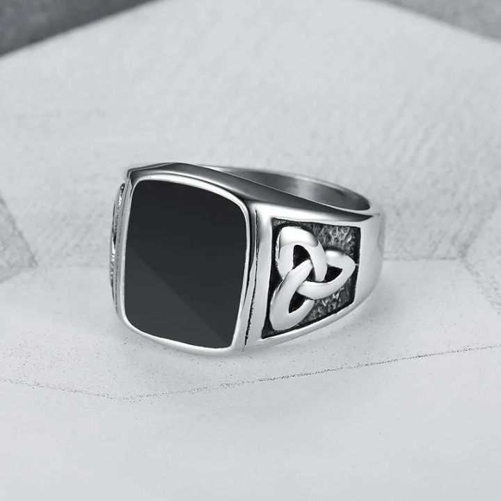 Men’s Black Onyx Signet Ring in Stainless Steel – Celtic Knot Engraved ...